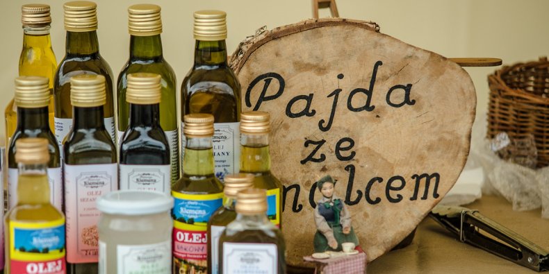 Pajda chleba na Rynku Mariensztackim | Warszawa.pl